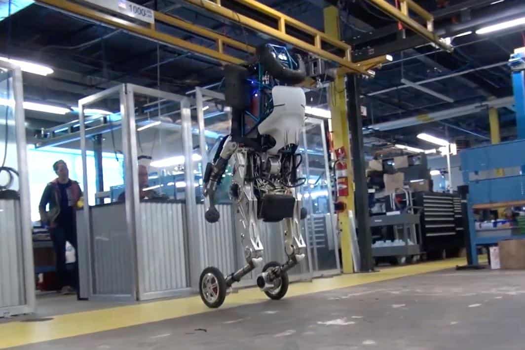 Handle od Boston Dynamics – dwunożny robot na kołach • FORBOT