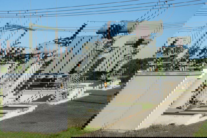 Transformator – budowa i zasada działania [baza wiedzy]